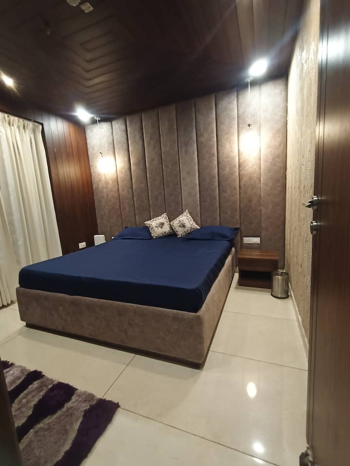 Independent & Luxurious Flat With Private Balcony - Zirakpur