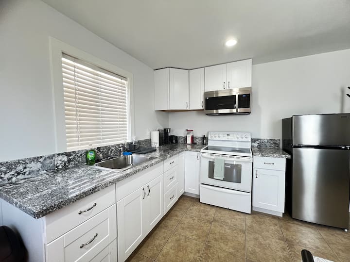 Cozy Guesthouse - Bakersfield, CA