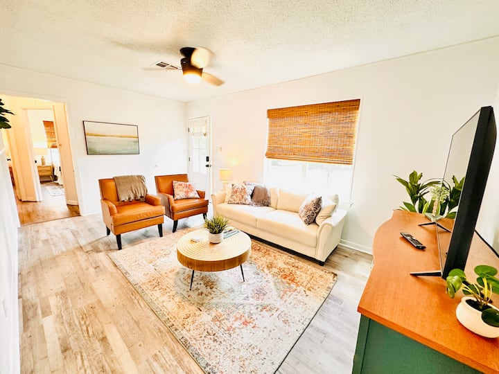 Stylish Bungalow, Close To Everything! - Ardmore, OK