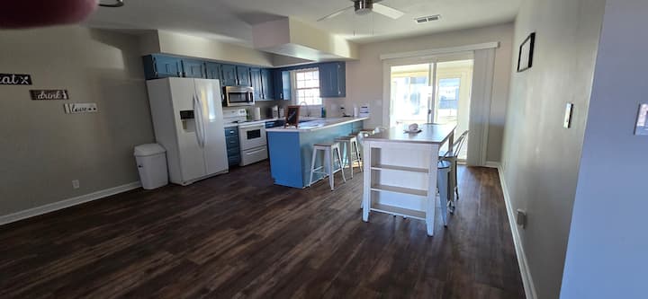 3 Br House Near Downtown - Lincoln, NE