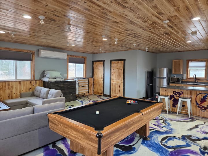 Family Gathering Home With Guest House - Thompsonville, MI