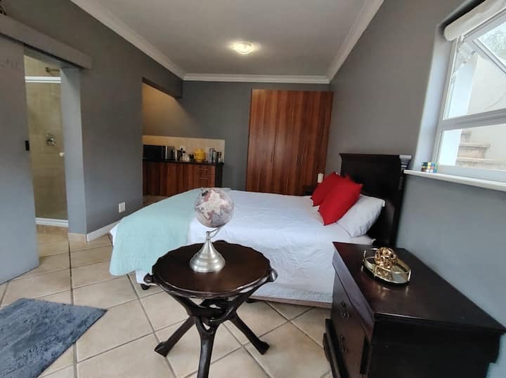 A Gorgeous, Self-contained Flat. - Cato Ridge