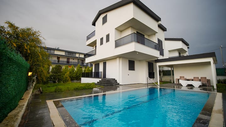 Villa Azure Side - Side