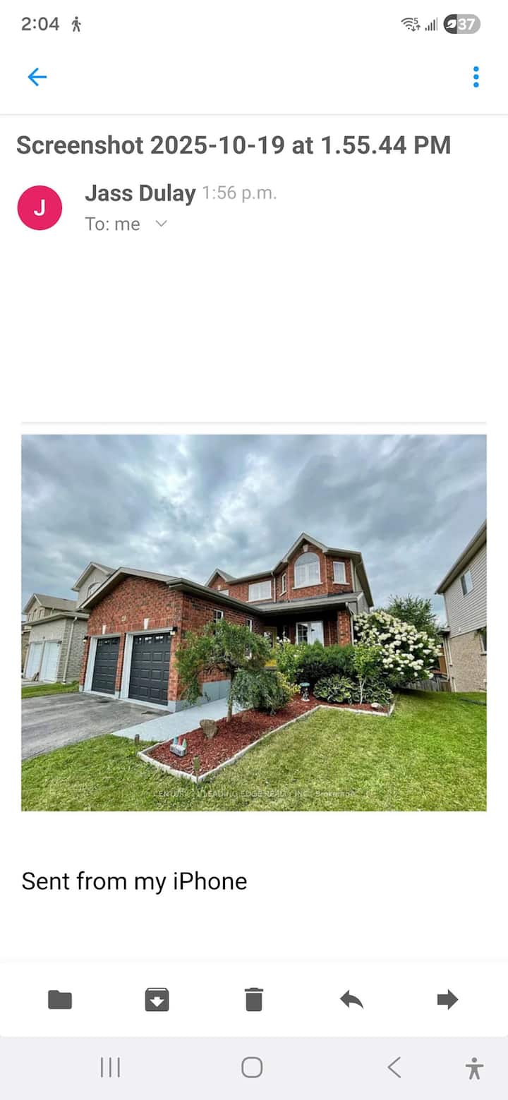 4 Bedroom 2.5 Washroom
Tree Parking - Lindsay