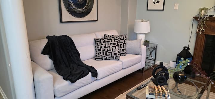 Luxury Home - Lindsay