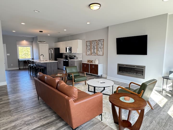*Jan Discounts* Clean Luxury Home Near Liberty U. - SeaQuest Lynchburg, Lynchburg