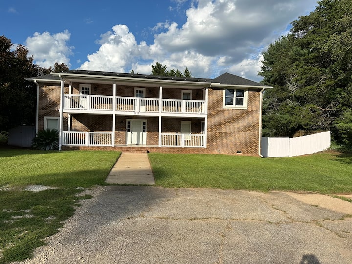 *Centrally Located*fenced Yard & Pet Friendly! - Greenville, SC