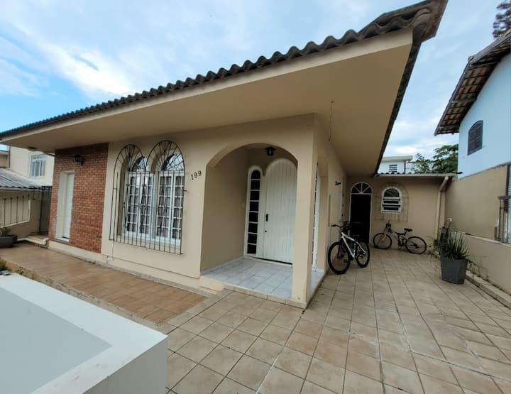 Casa Ampla Próxima A Beira Mar De Florianópolis - Florianópolis