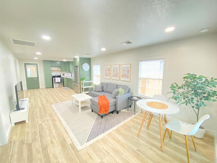 Traveler’s Retreat! Close To Hospitals, Down Town! - Temple, TX