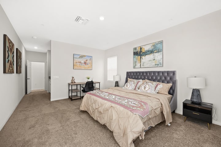 6br4ba/new/big/clean/4tvs/3600 Ft/king Bed/10 Beds - Riverside, CA