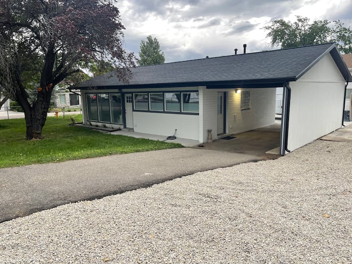 *New Listing* Remodeled Home - Cottonwood Heights, UT