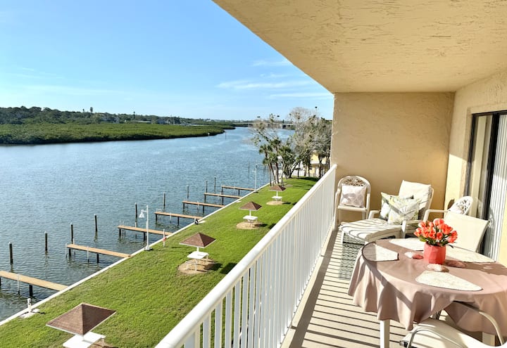 Peaceful Waterfront Stay/gulf Views & Beach Access - Indian Shores, FL