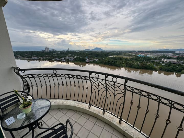 Riverview Vintage Home @ Kuching City For 8pax - Kuching