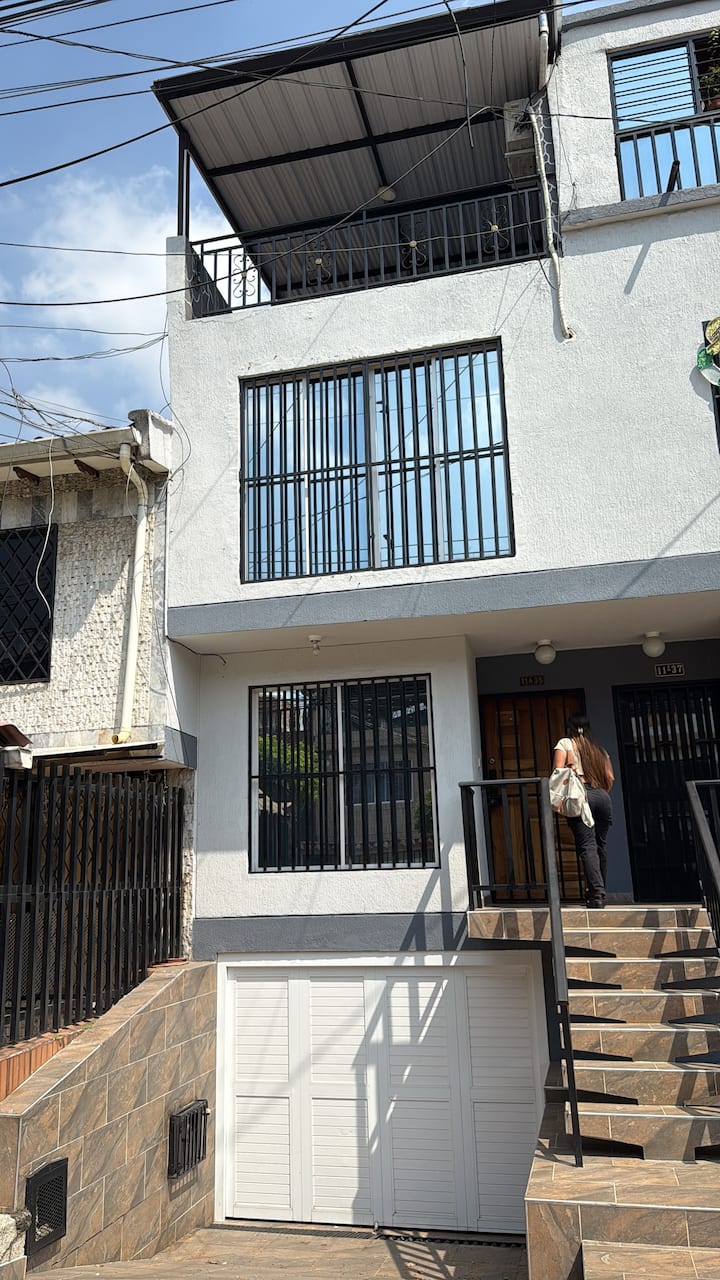 Casa Grande Para Pareja O Familia. - Cali