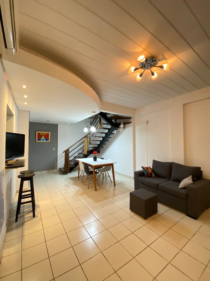 Casa Con Cochera Privada
A Pasos Del Def Del Chaco - Clorinda