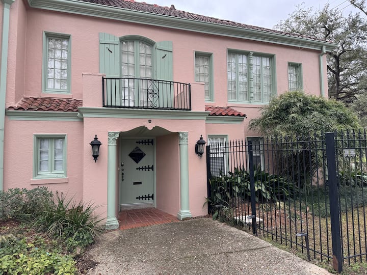 2br/2ba On *Street Car Line To Mardi Gras Parades* - Metairie, LA