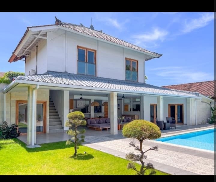 Villa Dekat Pantai Batu Belig - Seminyak