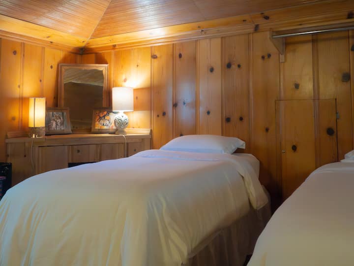 Seven Circles Room#5    Wi-fi/ Ac - California