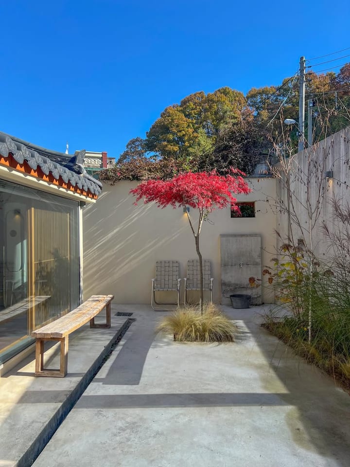 [스테이 구월] 한옥마을 옆 다락과 자쿠지를 지닌 아늑한 집 - Jeonju-si