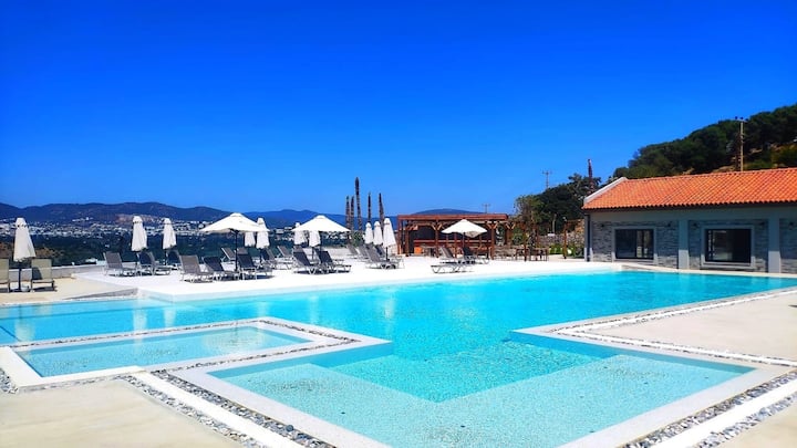 Bitez'de  Yeni Villa Ve Misafir Dairesi - Bitez