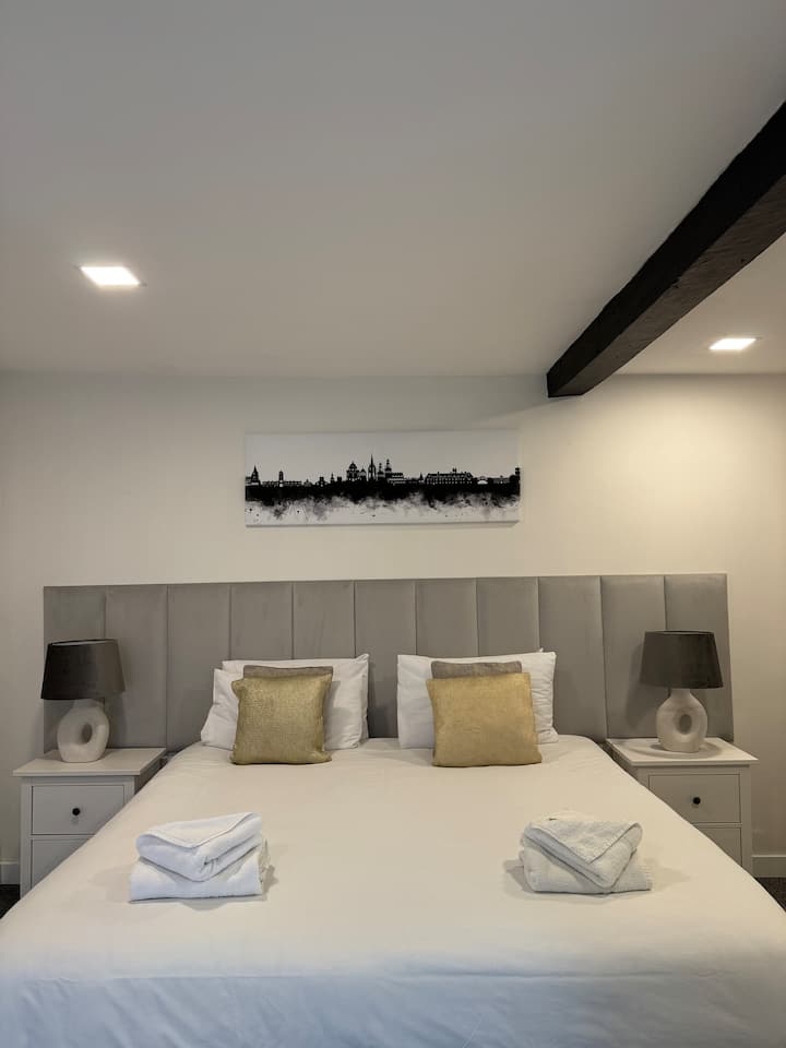 St Aldates Former Coach House, One Bed Apartment - Oxford