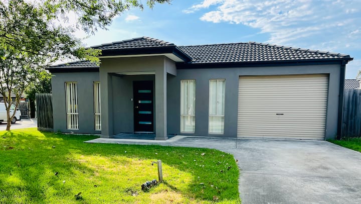 Pakenham House - Gumbuya World, Tynong North