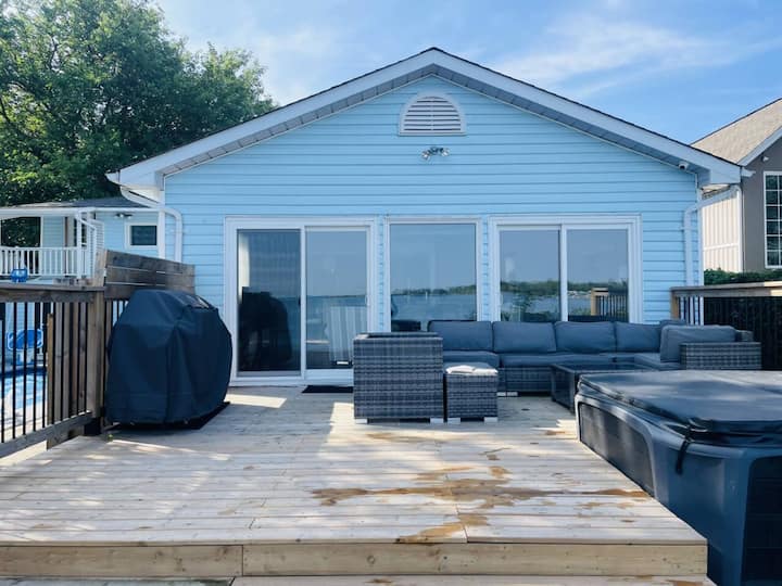Lakeview Villa W Hot Tub, Fire Table & Pool - Niagara-on-the-Lake