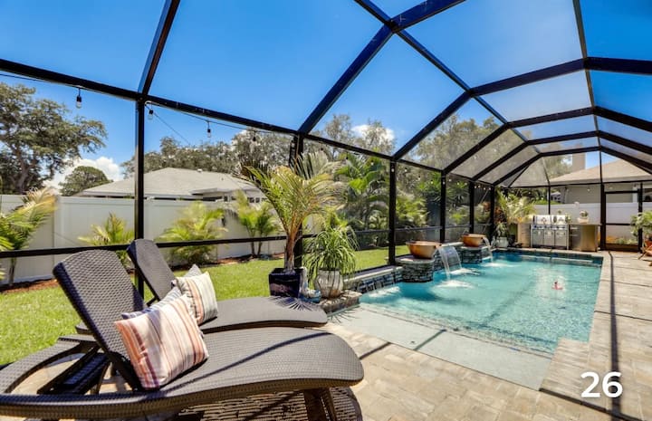 Dog-friendly •Pool Retreat Near Anna Maria Island - Bradenton, FL
