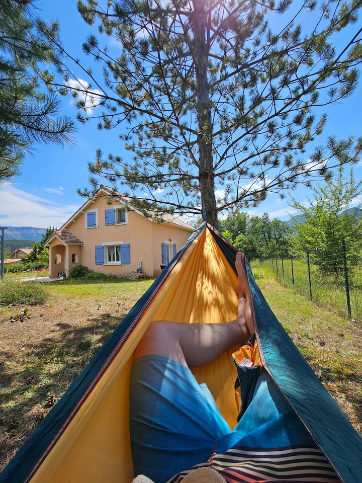 Maison Avec Accès Rivière, Grand Terrain Ombragé - Serres