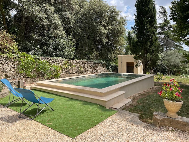 Les Camélias : Piscine Et Nature - Nîmes