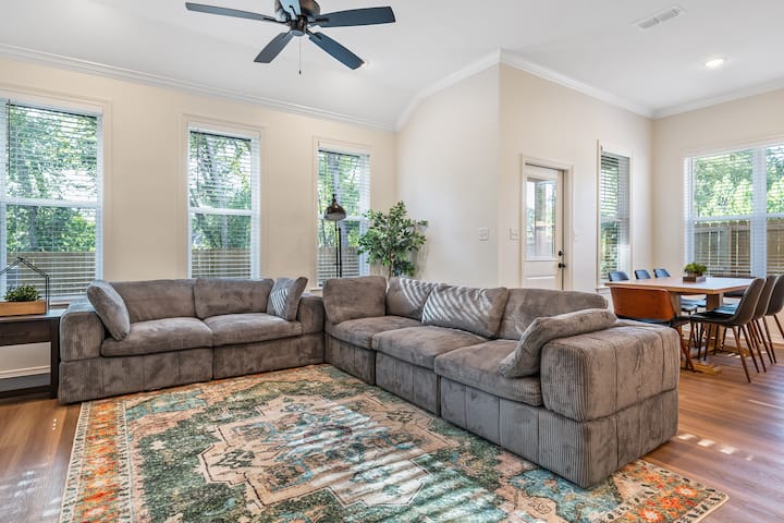 Royal Court Retreat | Spacious Modern Stay - Tyler, TX