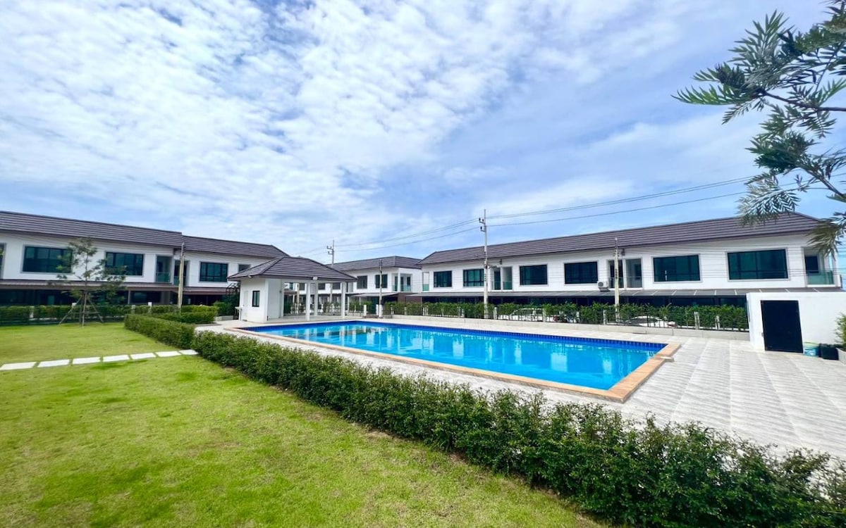 Pattaya Townhouse | Family Travel | Family Travel | No Cleaning Fee ...