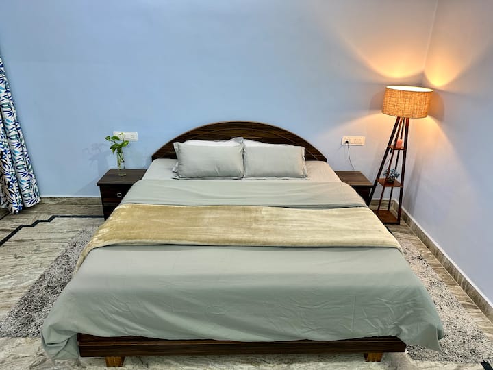 Spacious Home With Parking Near High Court - Lucknow