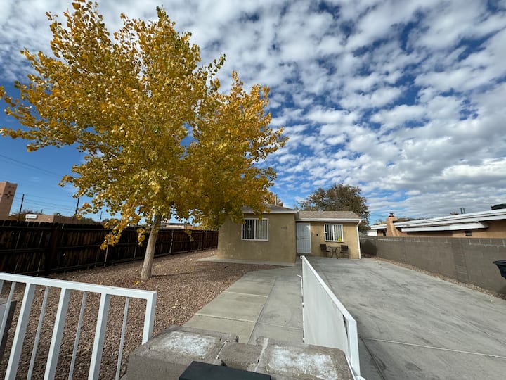 Quiet North Valley Home - Albuquerque, NM