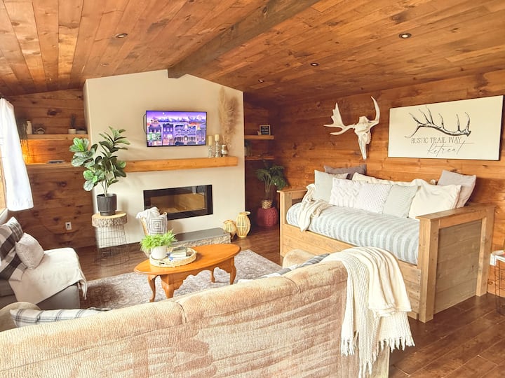Rustic Trail Way Retreat - Canada