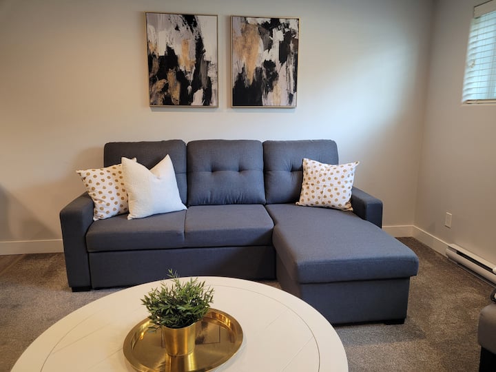 New & Private 2 Bedroom Suite + Office, 1.5 Baths - Smithers