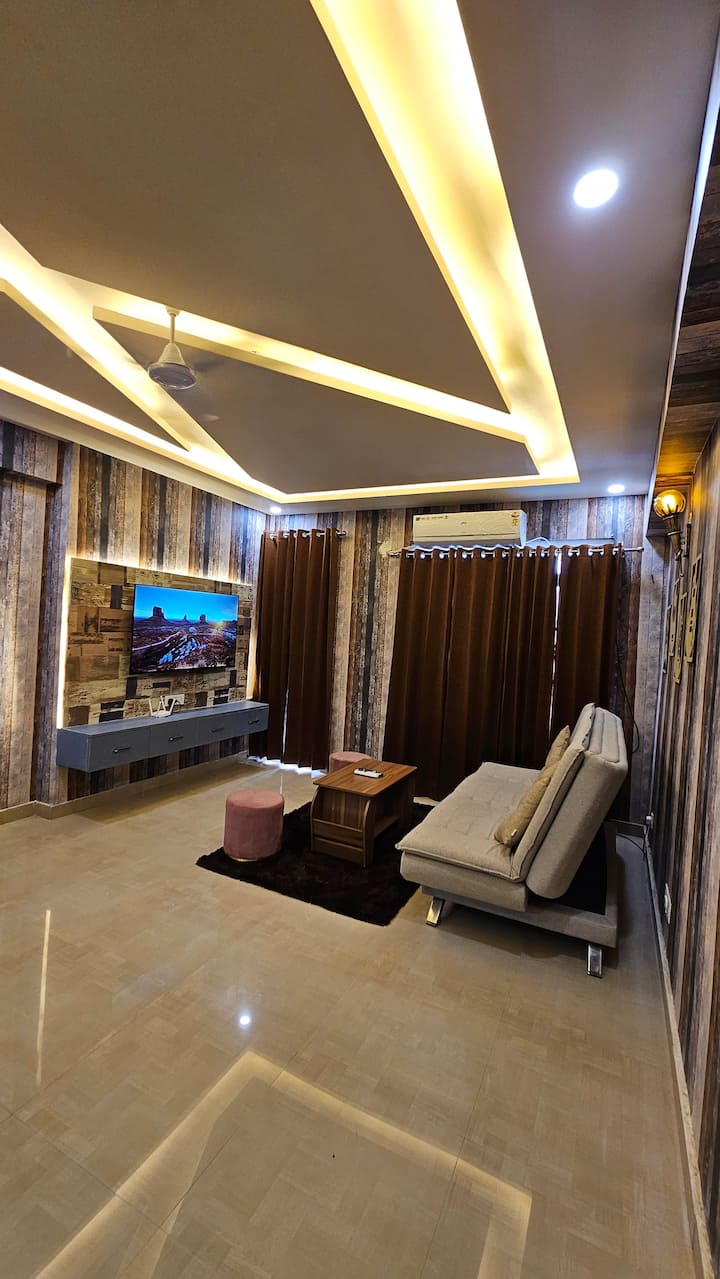 Luxurious Stay In Lucknow / 55inch Tv / Retreat 2 - Lucknow