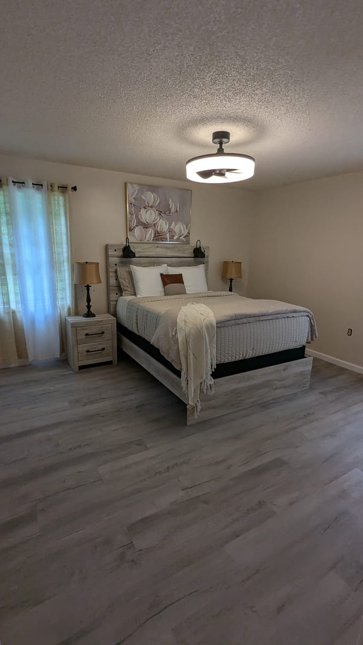 River Street Home Near Walmart (Large Yard) - Valdosta, GA
