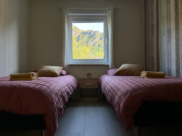 Charming Twin Room With Mountain & Fjord View - Norwegen