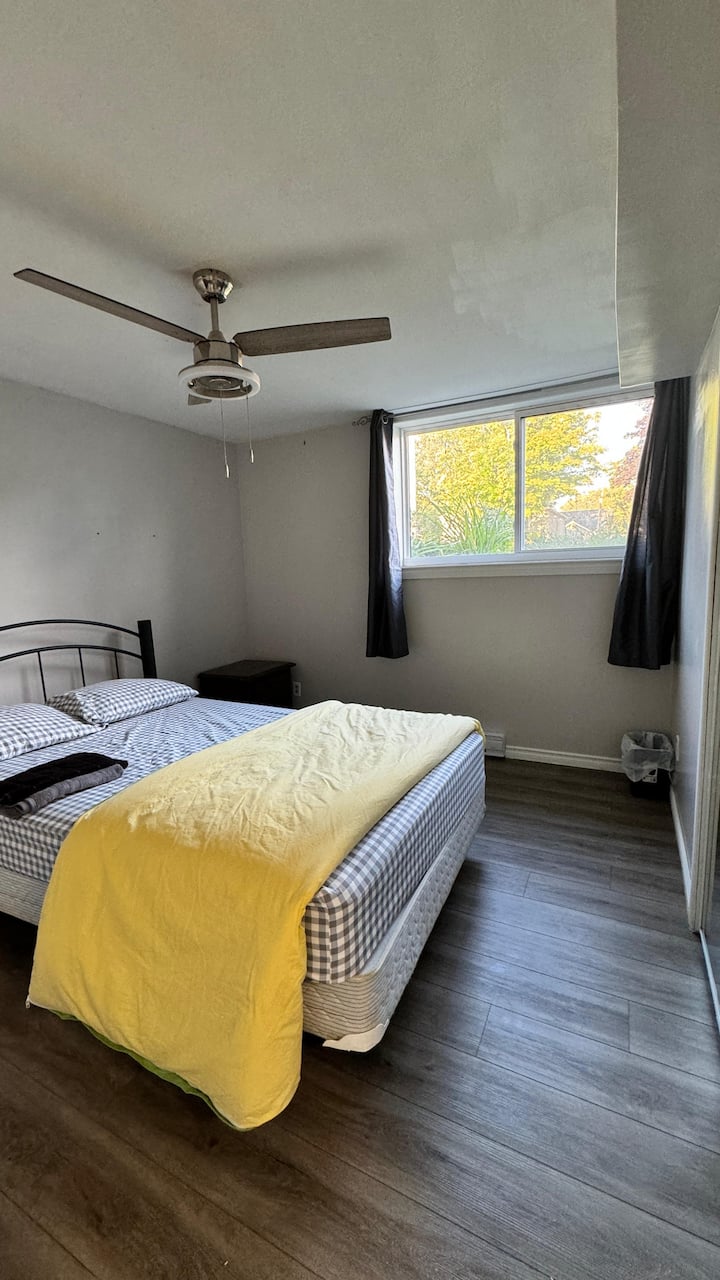 An Elegant Personal Room 3 In Downtown Kingston - Kingston, Canada