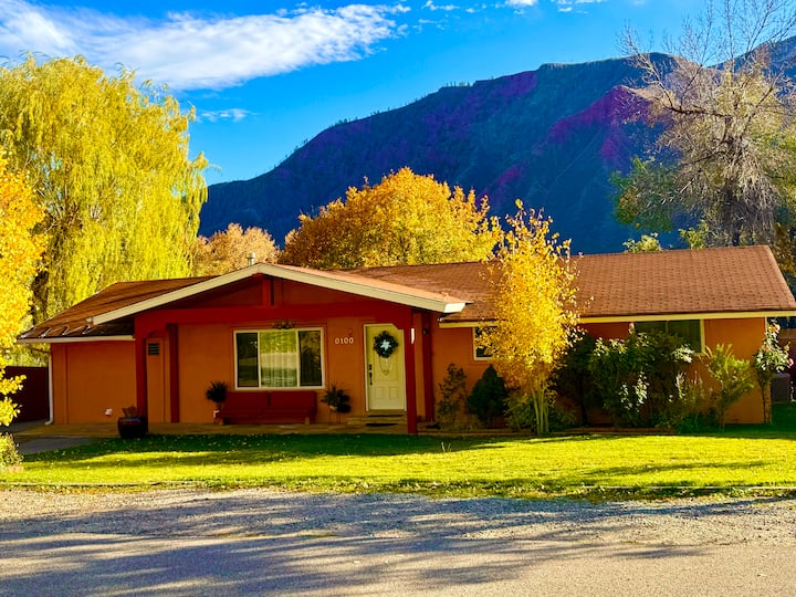 Chaparral Rental
Cozy Vacation Home - Glenwood Springs, CO