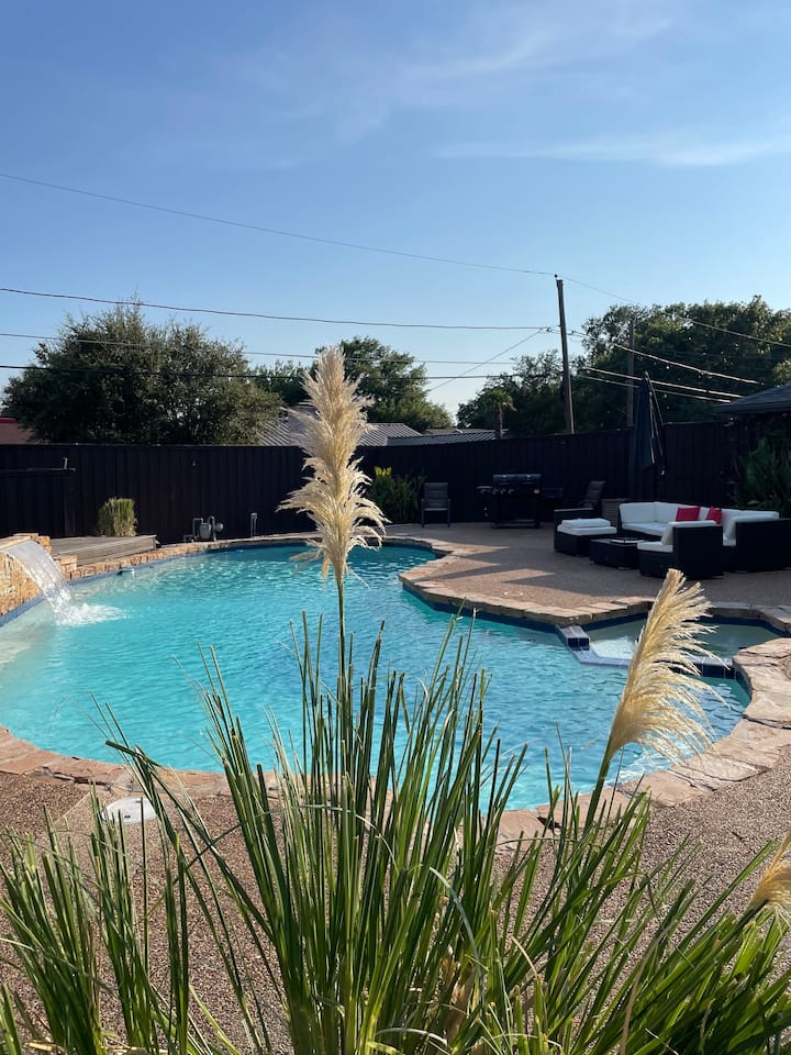 Spacious Cozy Home W Large Pool|fun Games|king Bed - Dallas