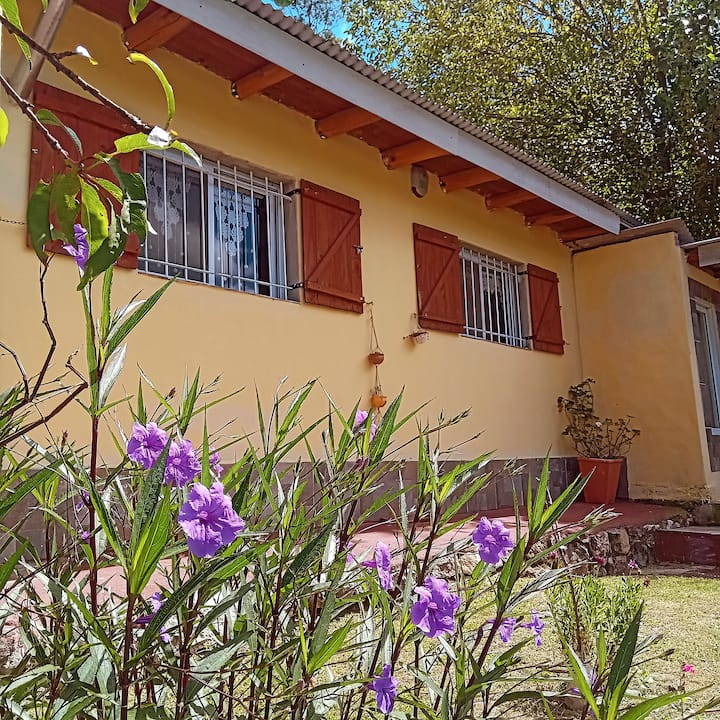 La Guarida Del Colibrí
Cabaña - La Falda