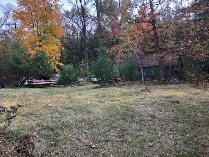 Bentley’s Treehouse - Wellston, MI