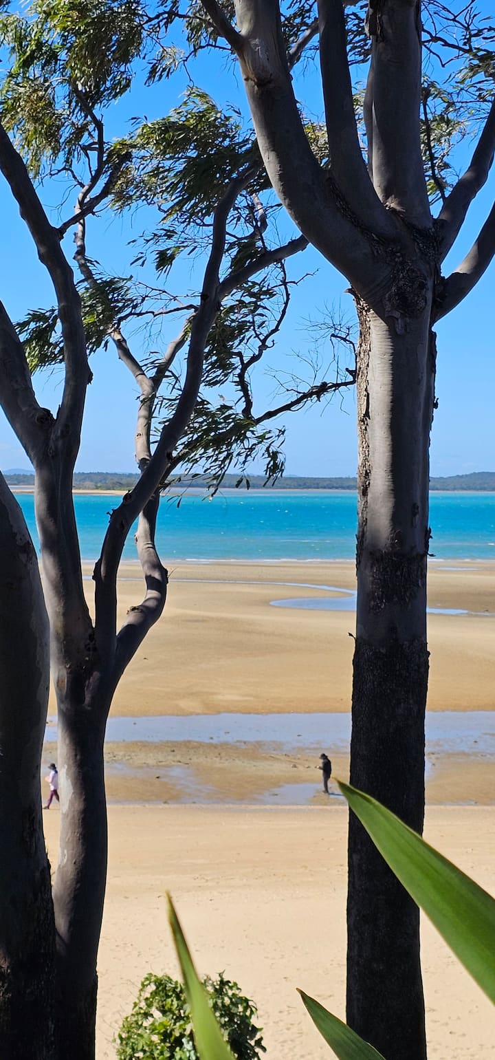 Large Private Apartment Beach Sunrise Park Views - Hervey Bay