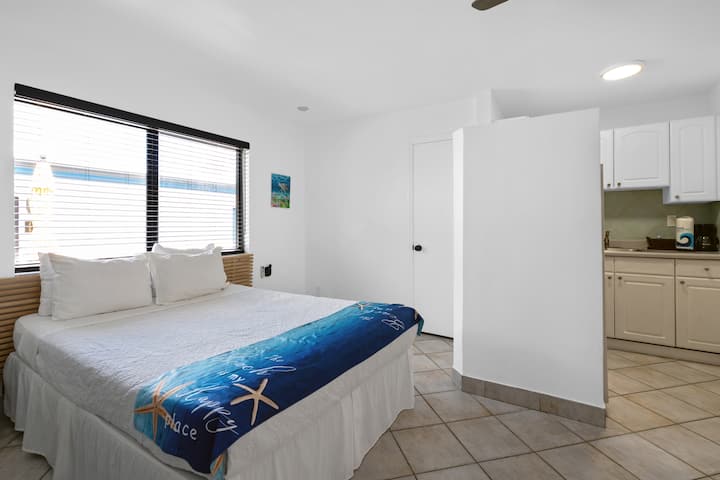 Modern Queen Studio +  Kitchen | Wi-fi - 好萊塢