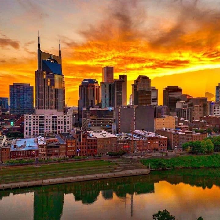 8 Min  From *Broadway *Hospital*king Suite - Nashville, TN