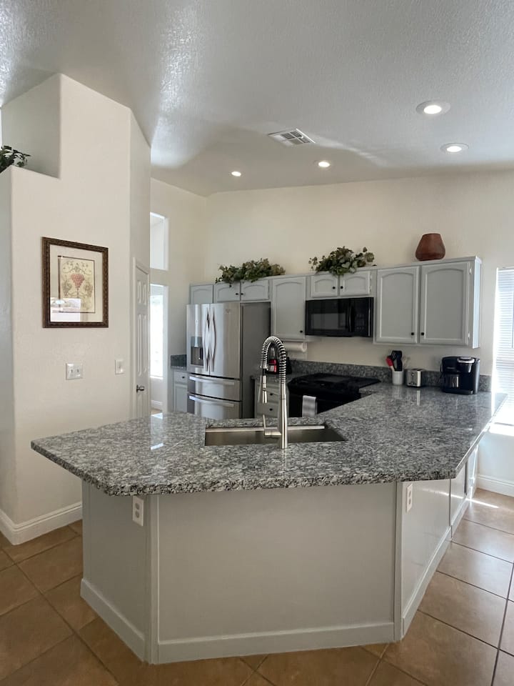 Simple & Affordable $119 Nightly - Turquoise Lake, North Las Vegas