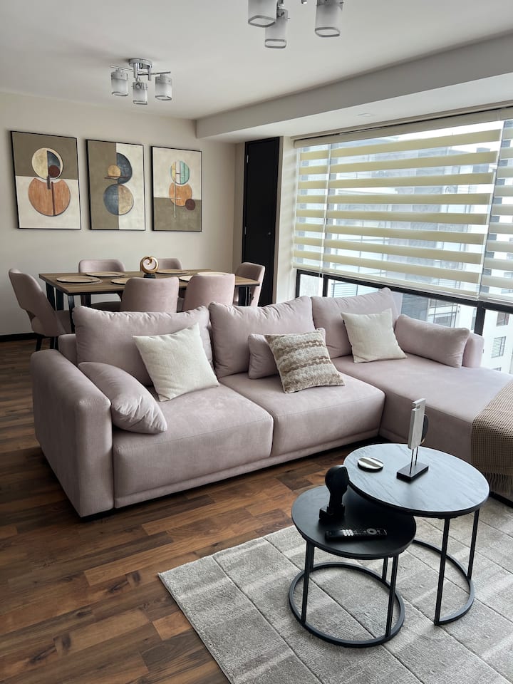 Lujoso Departamento En Zona Exclusiva De Cuenca - Cuenca