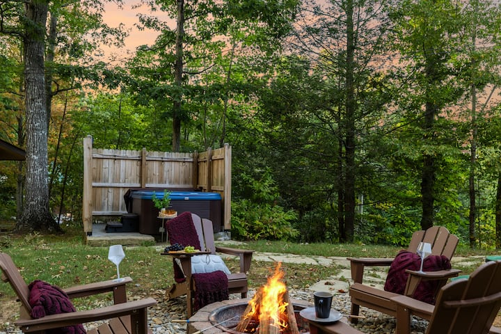 5br Luxury Cabin, Game Room, Hot Tub, Fire Pit - Great Smoky Mountains National Park